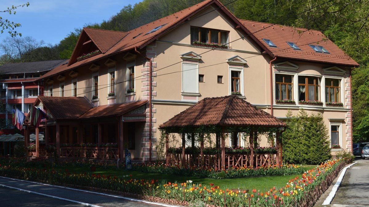 Locuri de vizitat in MONEASA: Obiective turistice | Ghid Turistic ...