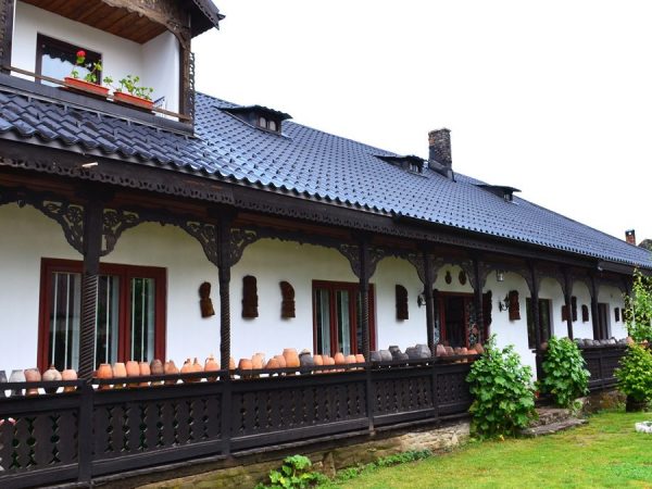 CĂSUȚA CU PRIDVOR din Bran, Brașov | Descoperă Locuri Faine din Romania