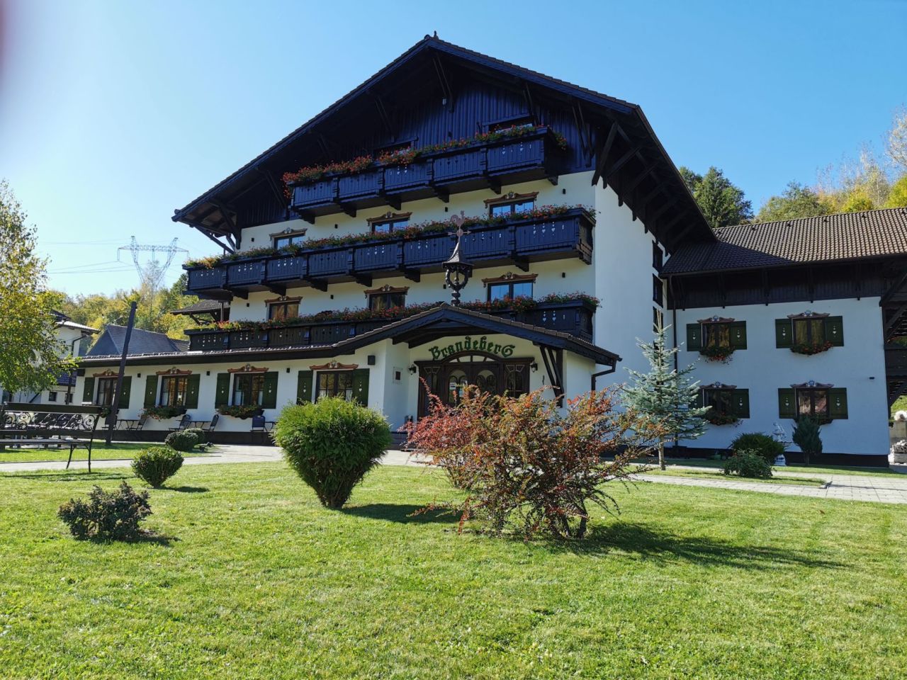 Pensiunea BRANDEBERG din Șimon, Bran | Locuri Faine din Romania