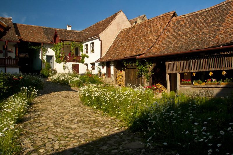 CASA CU ZORELE din Crit, Brasov | Locuri Faine din Romania