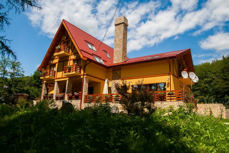 GĂINUȘA DE MUNTE din Cheia, Moeciu, Prahova | Locuri Faine din Romania