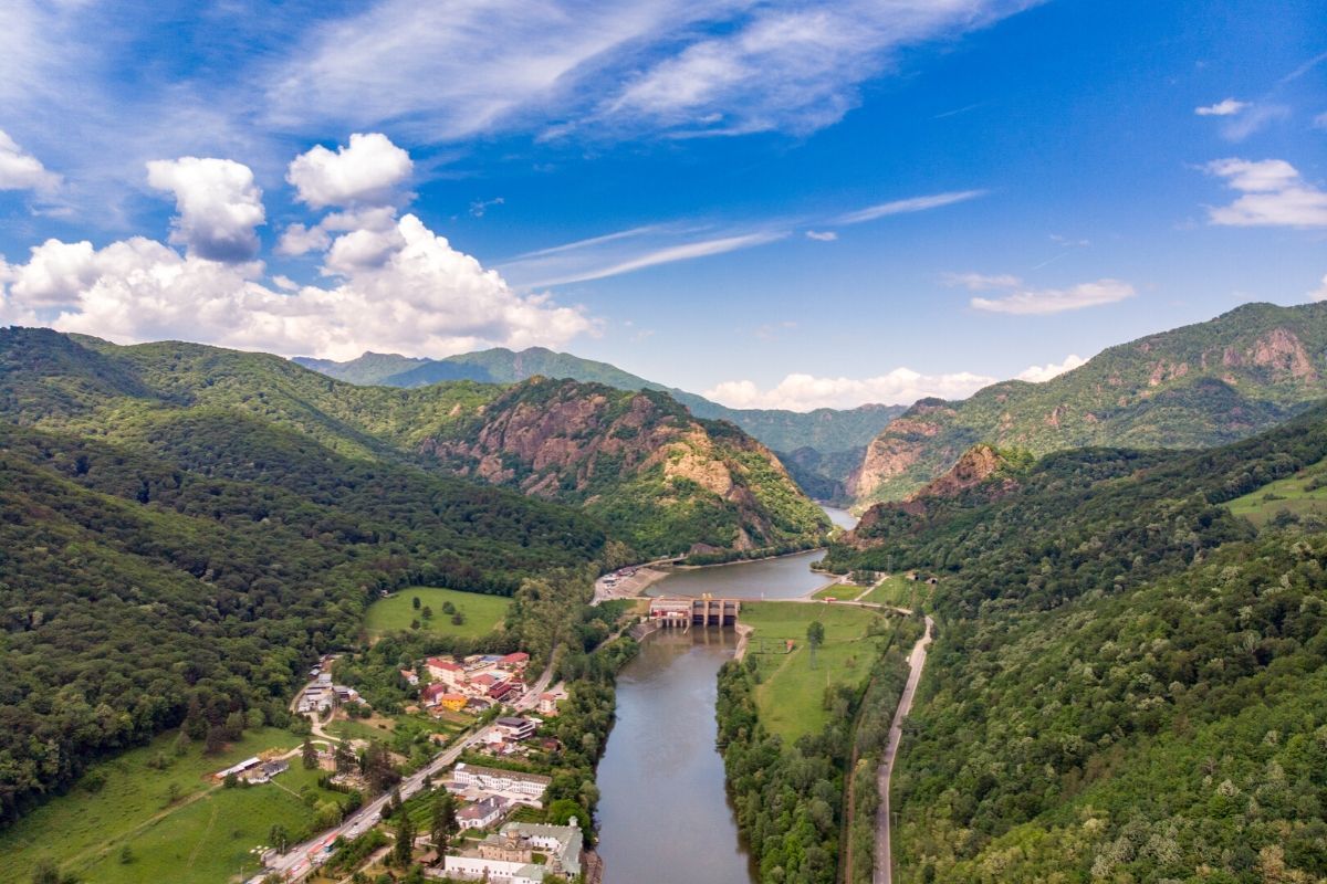 Hoteluri de Lux VALCEA - Cazare 5* in judetul Valcea | Locuri Faine™